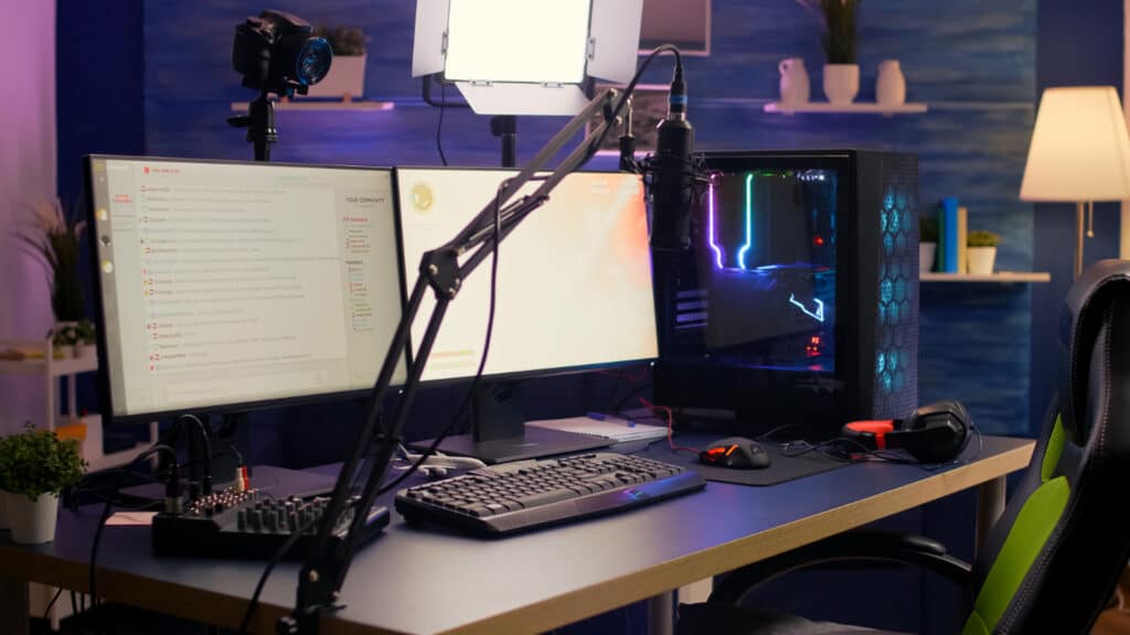 How Do Twitch Streamers Make Money? (Secrets Revealed) - Visualmodo